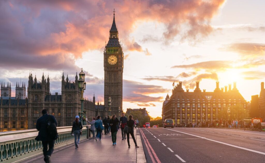 Top 5 Reasons why you should Study in London - Metro Education